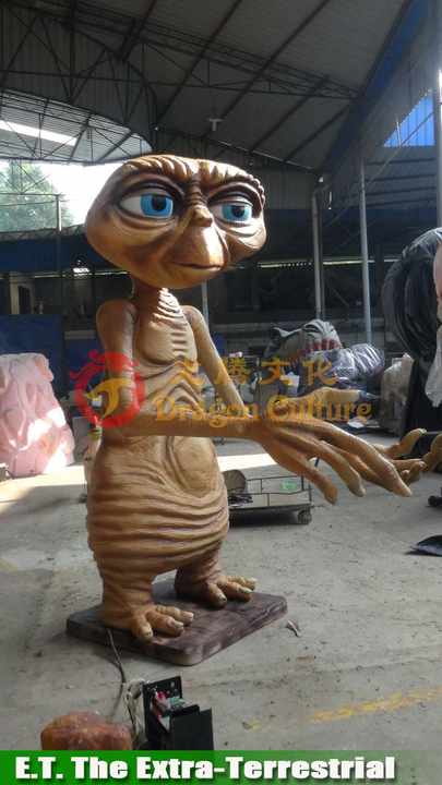 Realistic Animatronic E.T. Model - Perfect for Any Setting
