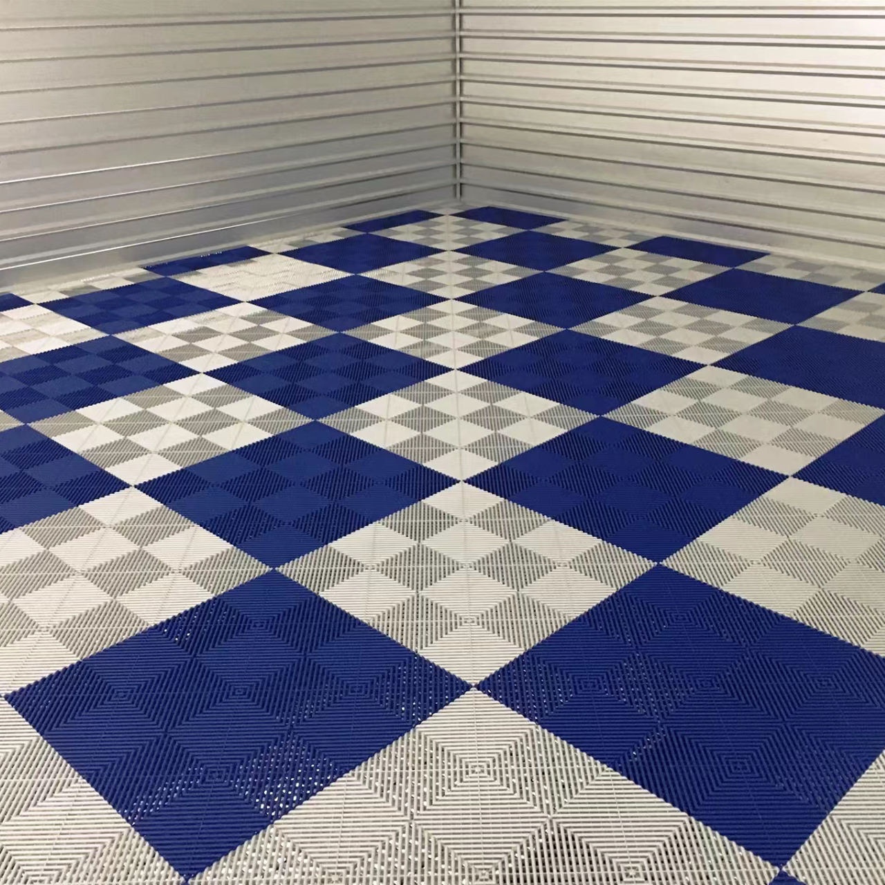 Durable and Stylish installing roll vinyl flooring for Modern Spaces