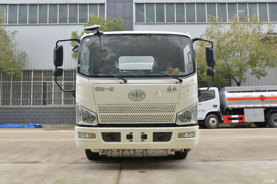 FAW 4x2 Diesel Fuel Tank Truck New Condition Lock Cap Filter Neck Anti ...