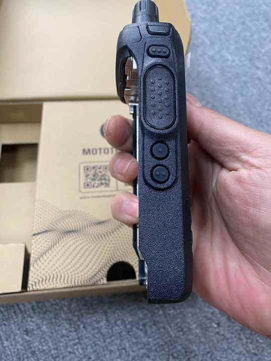 Original motorola Long Range Walkie Talkie R7 Radio Portable Digital Explosion Proof Two Way ...