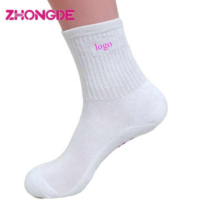 Wholesale Fashion Custom Logo White Cotton Sports Socks