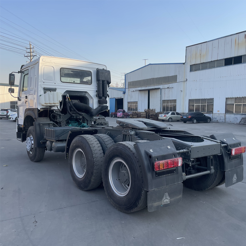 Good Quality Sinotruck Howo 6X4 10-Wheels Tractor Truck 420Hp Tipper ...