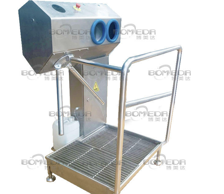 Hygienic Gate for Industrial Food Workers - Disinfection