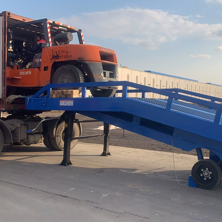 Mobile Type Truck Loading Platform Dock Ramp for Loading and Unloading 10t Forklift Container ...