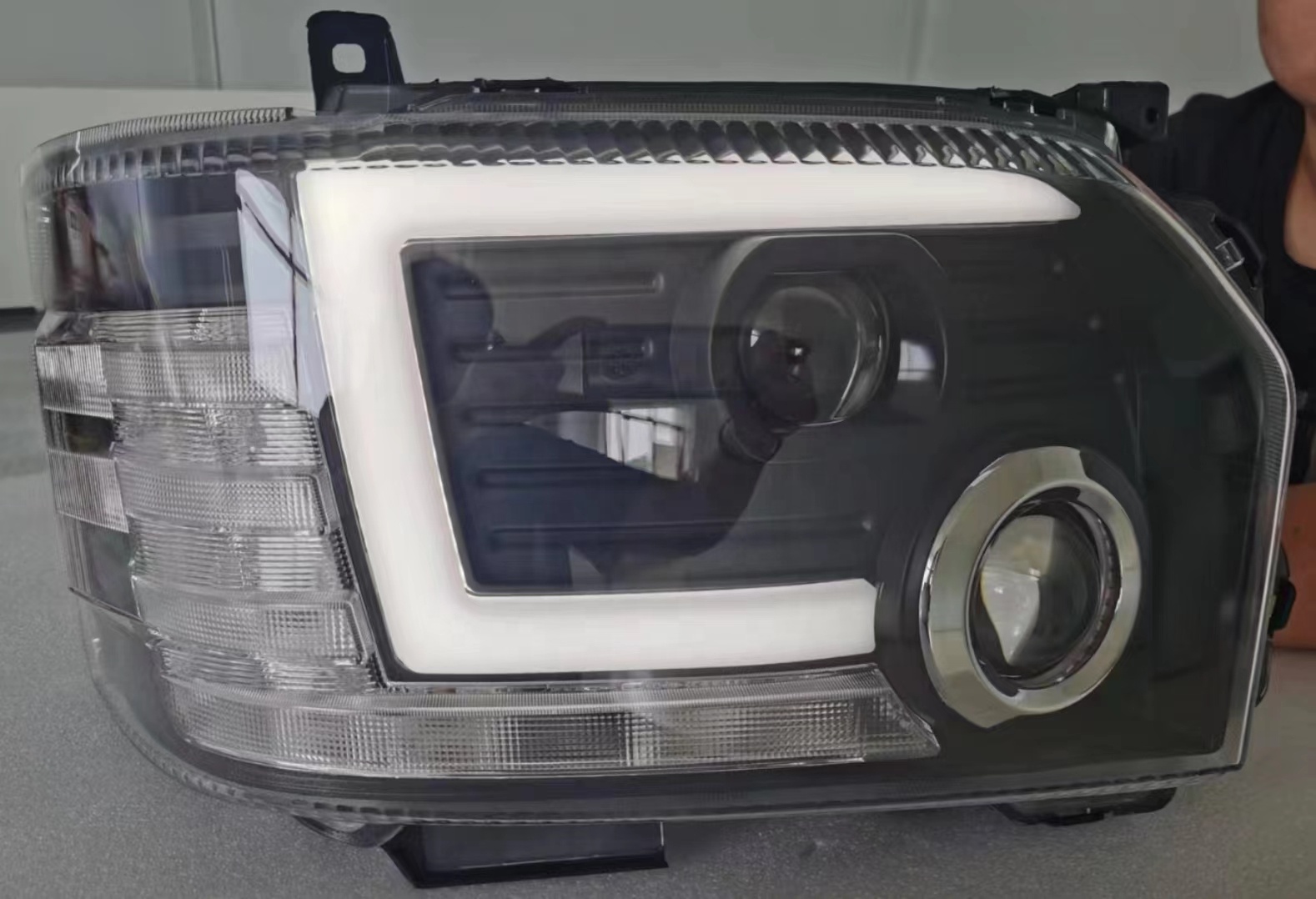 How to Choose the Best Toyota Hiace Headlight for Your Vehicle