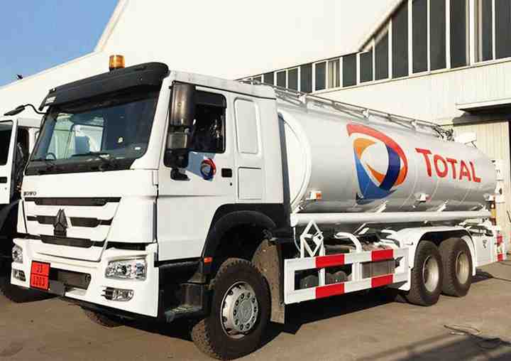 HOWO 6X4 diesel Delivery Tanker 25000~30000 Liter diesel Oil Fuel tank ...