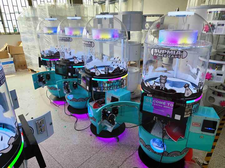 Colorful Japanese Capsule Gacha Gashapon Gift Vending Game Machine ...