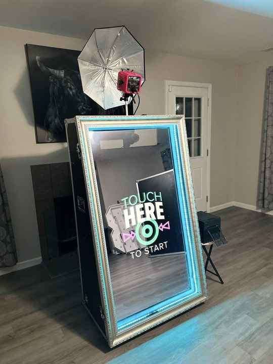 65'' Retro Magic Mirror Photo Booth - Fun & Customizable