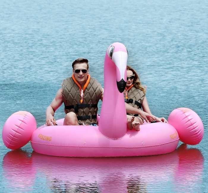 Motorized Floating Lounge - Customizable Flamingo Mattress