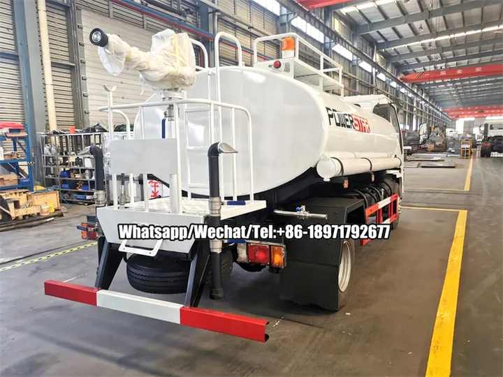 Japan Isuzu 6000 Liter Drinking Water Tank Sprinkler Truck