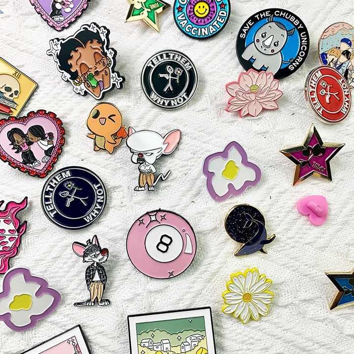 Custom Wholesale High Quality Dye Black Metal Badge Pins