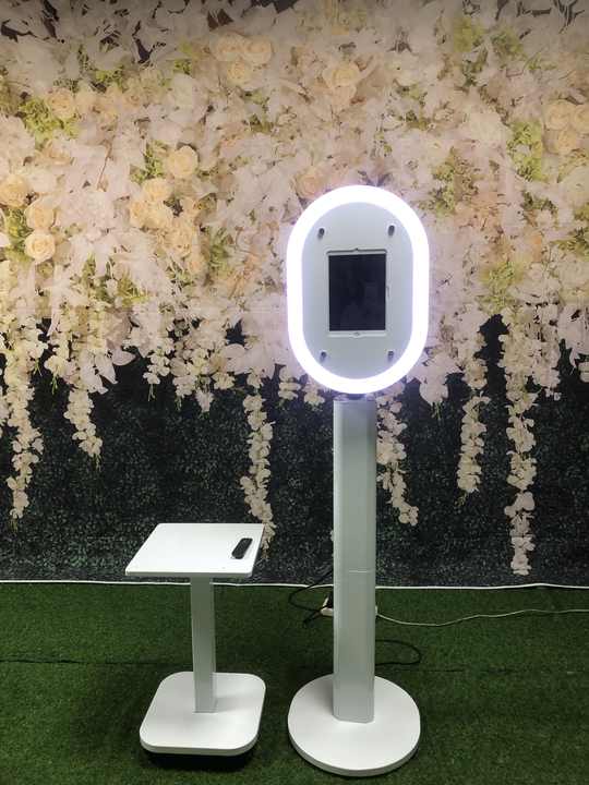 Oval DSLR Photo Booth - Instant Sharing Social Media Selfie