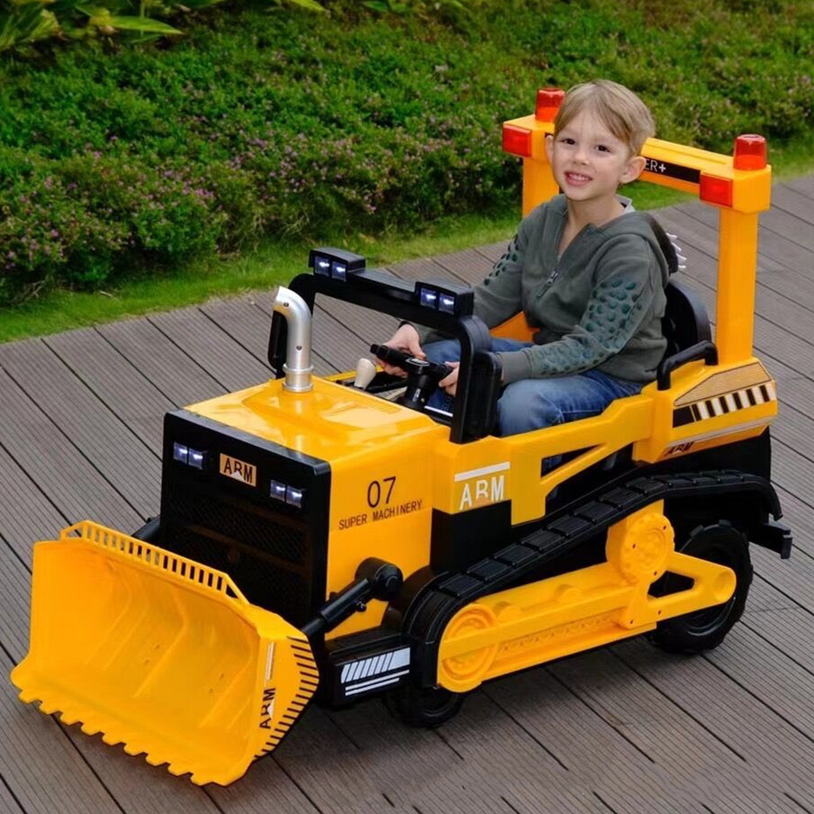 Spannende avonturen wachten met premium kinderen rijden op mini tank ...