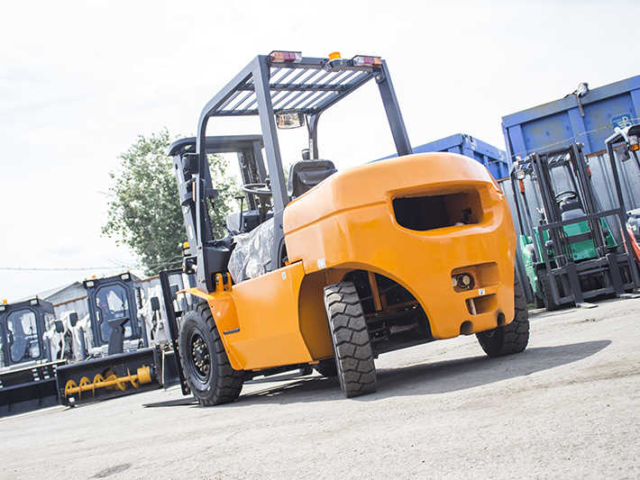 Reliable 4 Ton Diesel Forklift CPCD40 Fitted with Japan-Imported Engine ...