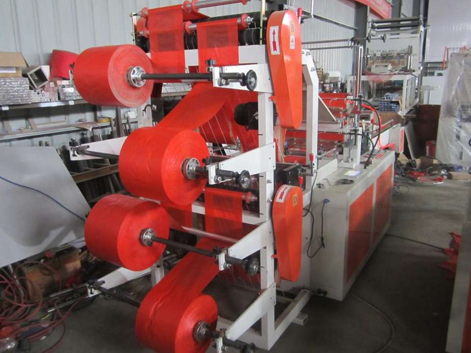 High-capacity Plastic Bag Cutting Machine with Auto Conveyor