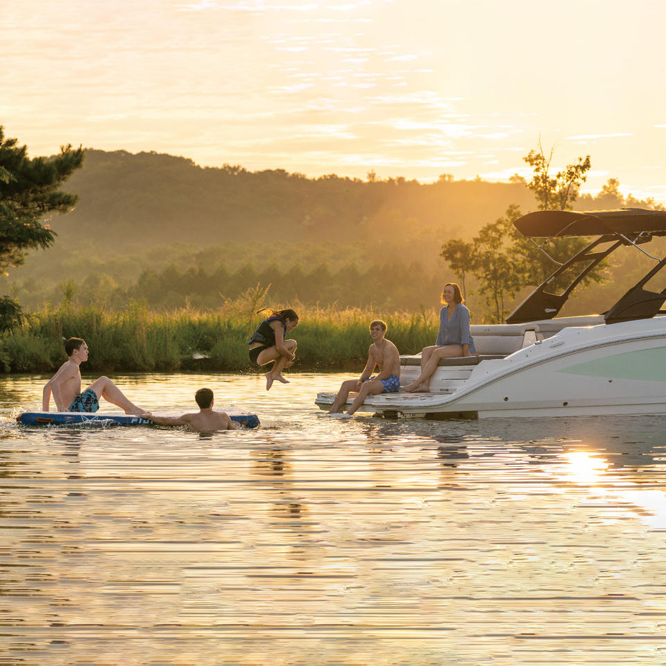 Luxury Electric Tritoon Catamaran - KINOCEAN Yacht Boats