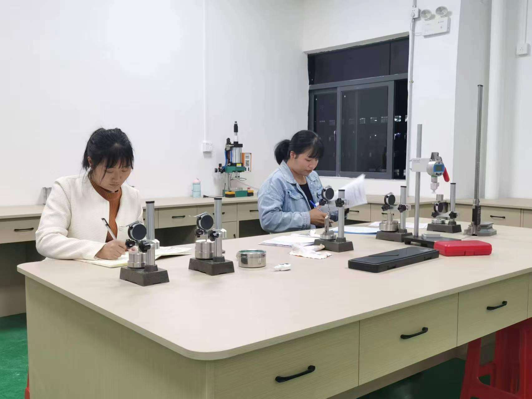 How to Choose Tennis Balls 100: A Complete Buying Guide