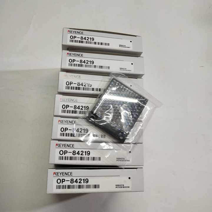 KEYENCE New OP-84219 Self-contained Photoelectric Sensor Reflector R-2L ...
