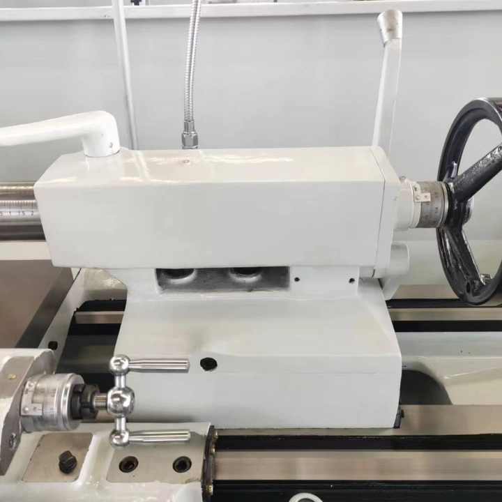 China 52mm Spindle Bore Manual Lathe Machine Horizontal Digital ...