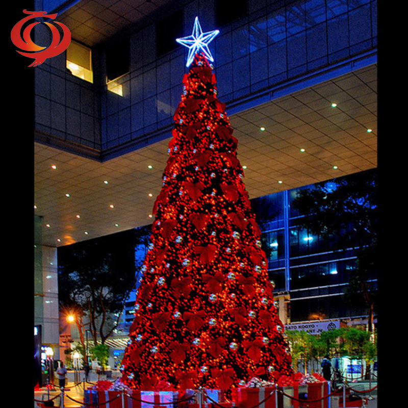 How to Choose the Best Tall Christmas Tree for Outdoor Use
