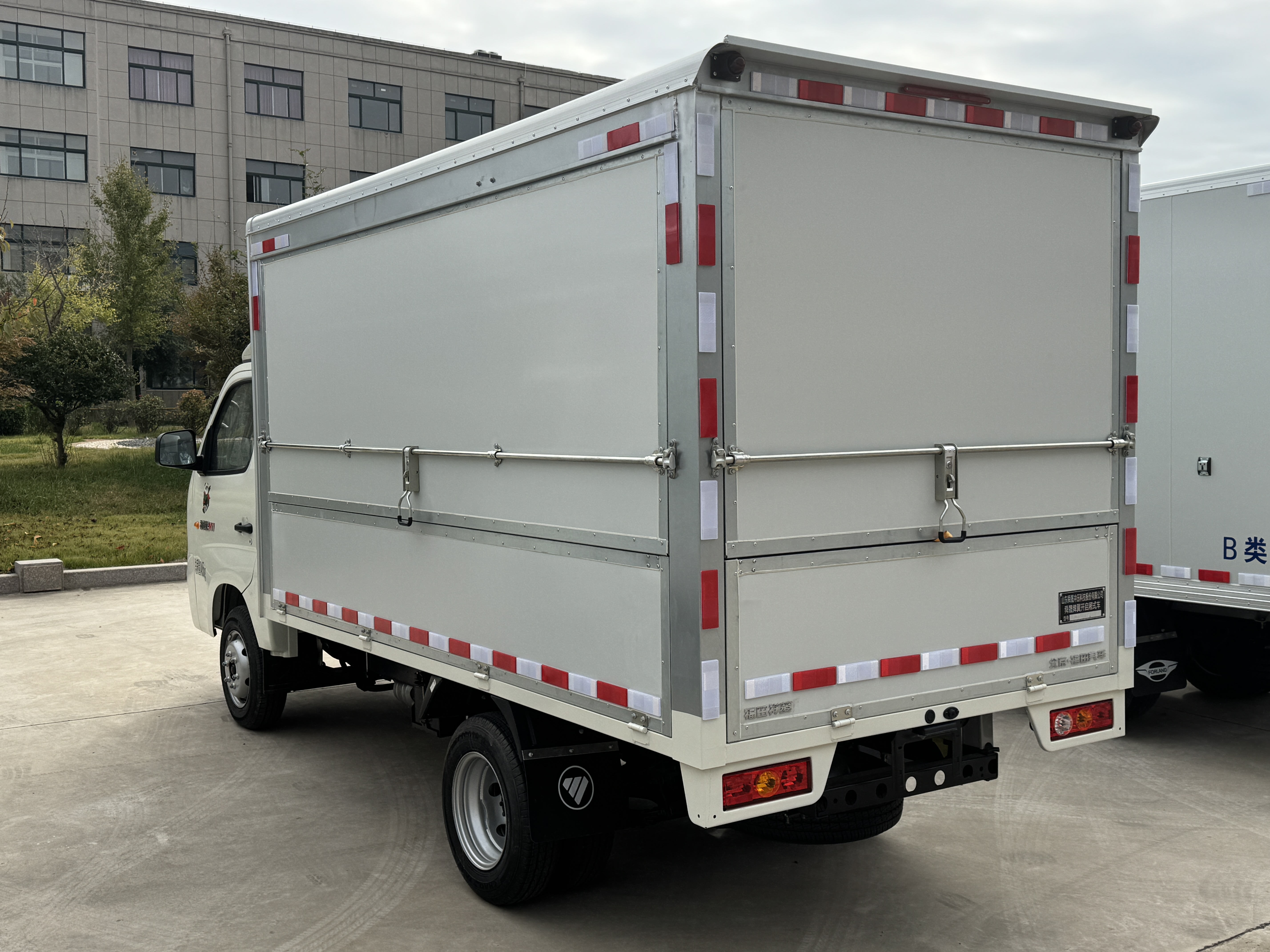 Optimize Travel Space with Durable van wing box Solutions