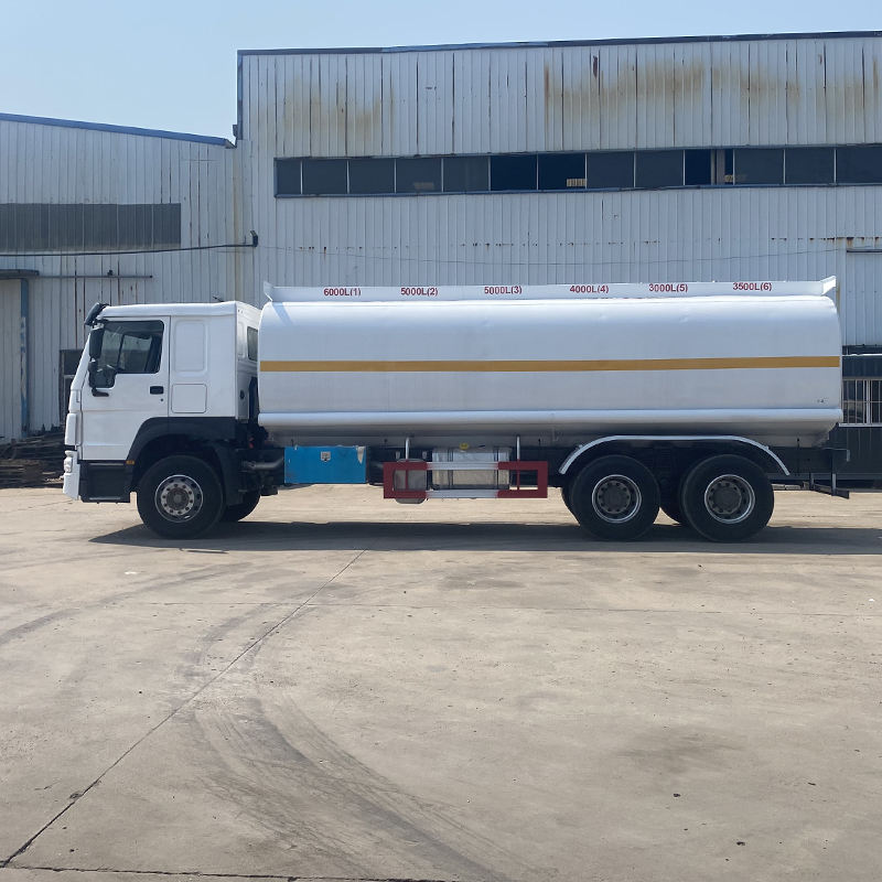 Howo 6x4 Fuel tank Truck HOWO Fuel Tank Truck Large Capacity Customized ...