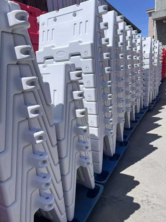 Water-Filled Crash-Proof Highway Barricades PE HDPE PVC Material ...