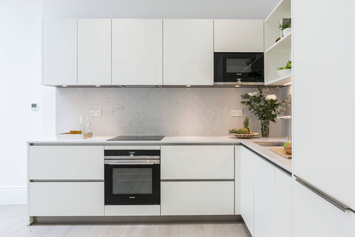 Modern L-Shape Medium Kitchen with White Lacquer Cabinets
