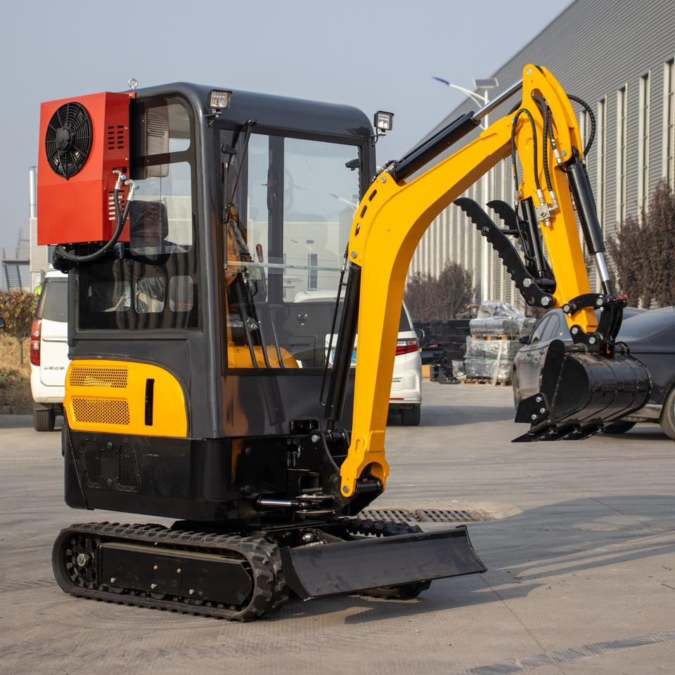 HIGHTOP Mini Excavator Outdoor Environment HT20 2000KG Small Excavator ...