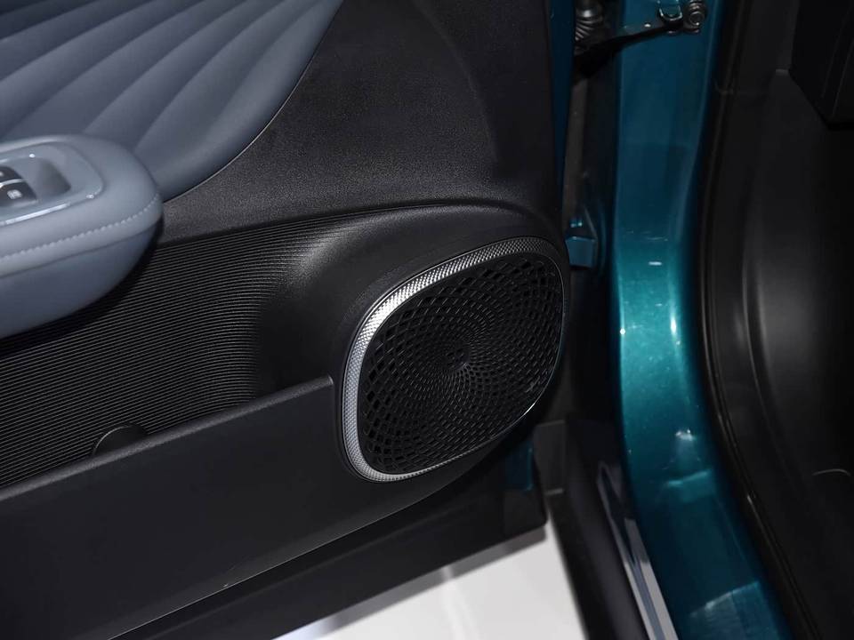 GAC AION UT Standard New EV 44KWH 420KM Left-Hand Drive - Custom Color ...