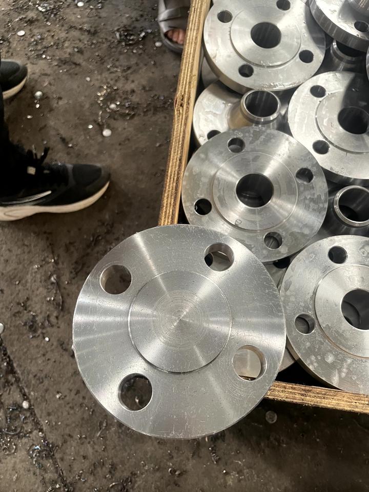 Forged Carbon Steel ASTM A105 Blind Flange FF/RF Class 150/300 & Flange ...