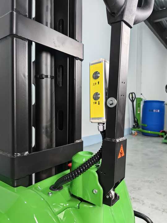 LIEBO 2024 Stock Self Lifting Stacker Hot Sale 500kg 700kg 1 Ton Self Loading Portable Forklift ...