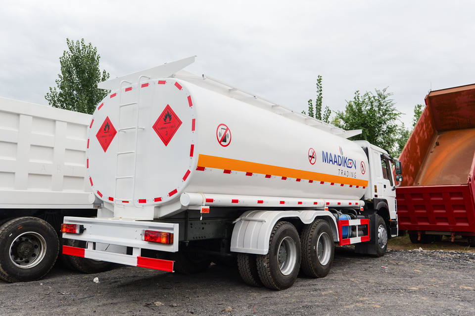 HOWO 20000 Liter Fuel Tank Truck Condition Manual Transmission 6x4 ...