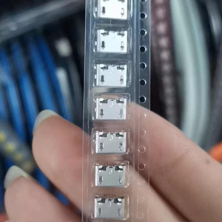 V8 Micro USB Charger Port Dock - Multiple USB-C Hub