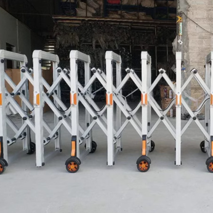 Manual Push and Pull Telescopic Fence - Secure & Durable