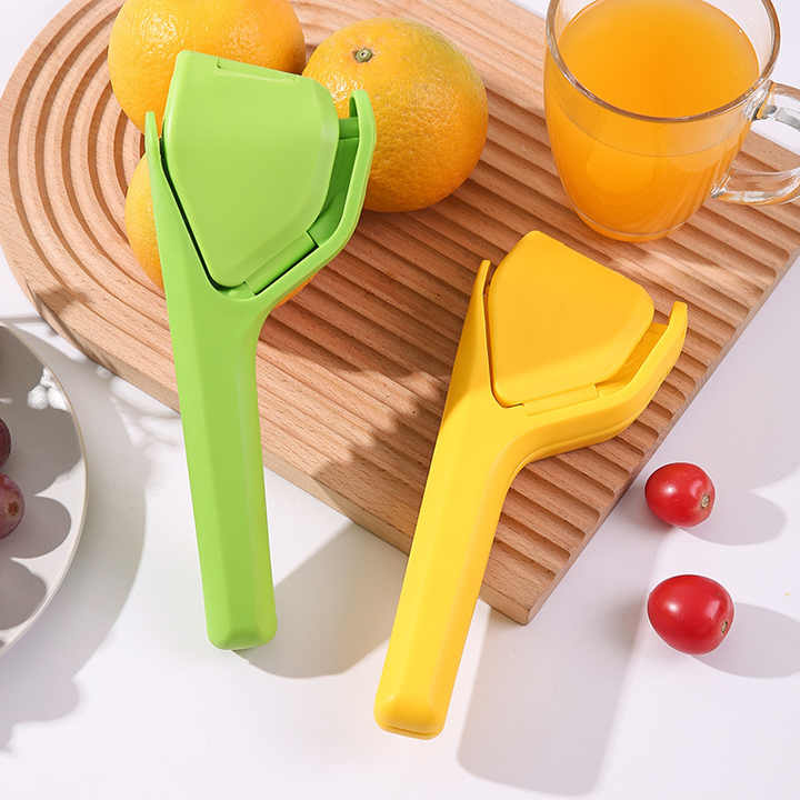 Mini Citrus Juicer - Efficient Manual Fruit Squeezer