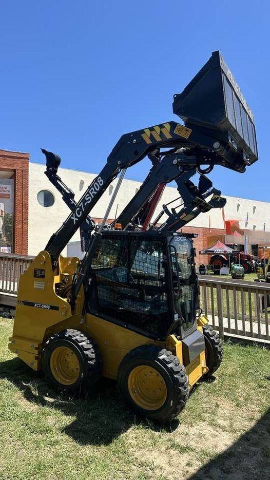 Brand New Small Skid Steer Loader XC7-SR08 with 0.45m3 Bucket Capacity| Alibaba.com