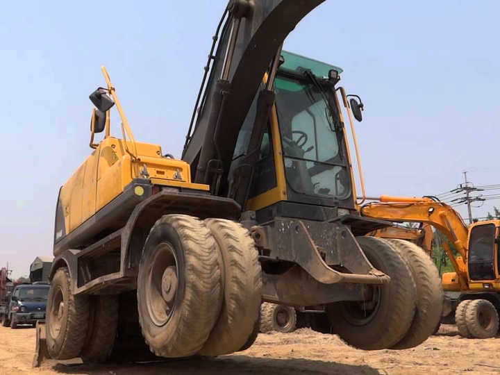 EW145B PRIME Medium Wheeled Excavator With Dozer Blade| Alibaba.com