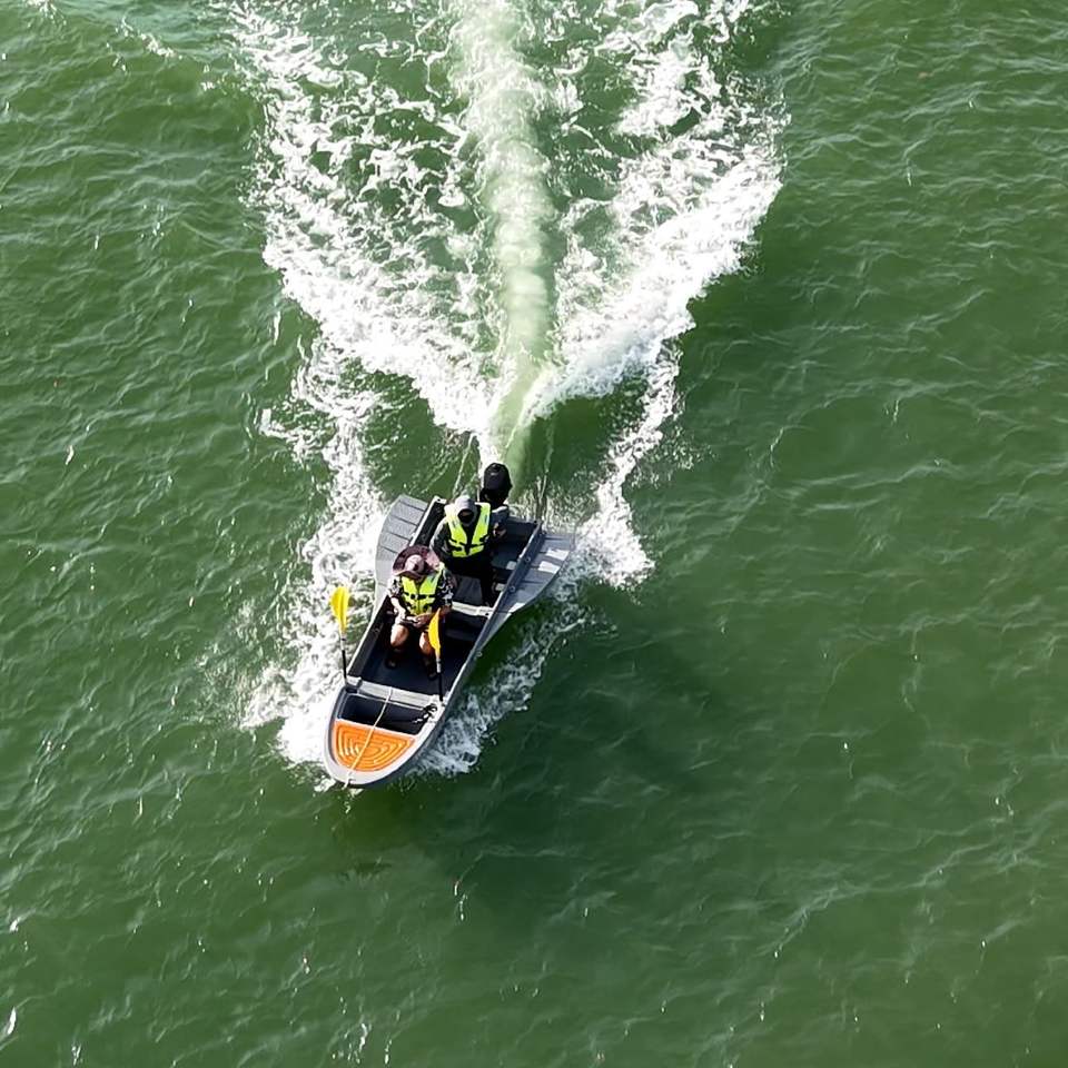 2025 NEW Design 4-6 Persons PE Folding Plastic Fishing Boat