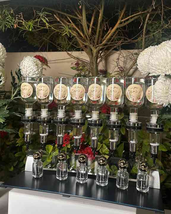 6/8/12 Head Perfume Display Wall Mounted Glass Bottle Perfume Bar ...