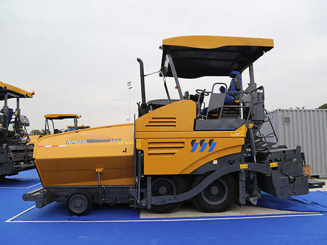 High Operating Efficiency New Asphalt Concrete Paver RP603L with 20m ...