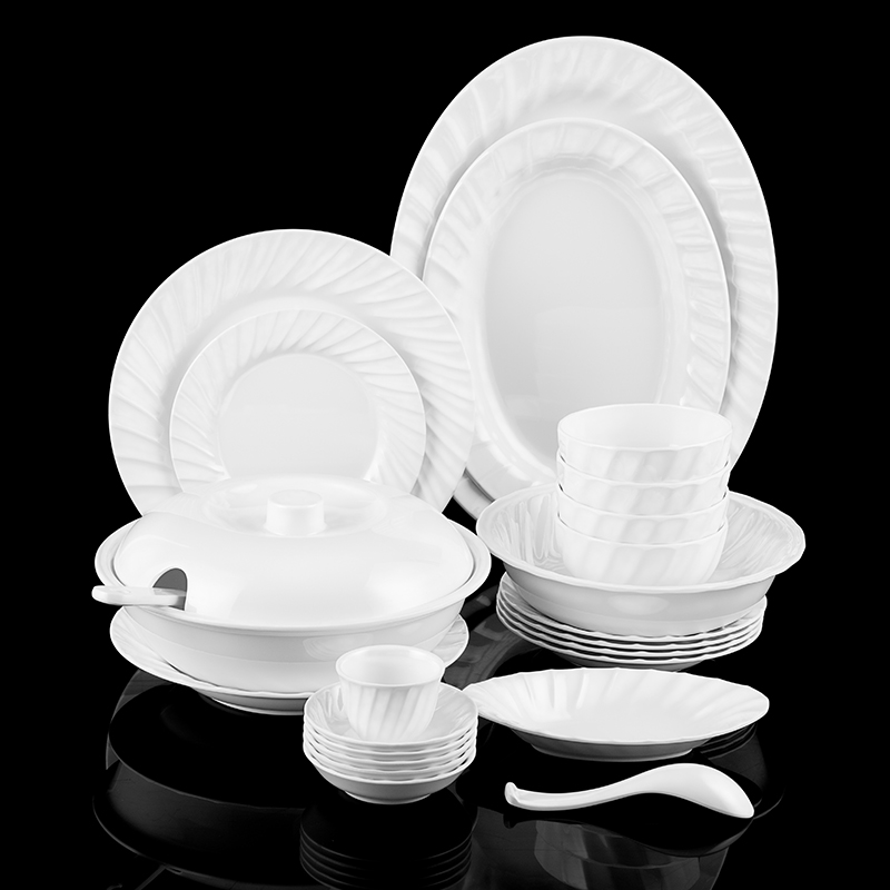 How to Choose the Best Camping Plates and Bowls Set for Outdoor Use