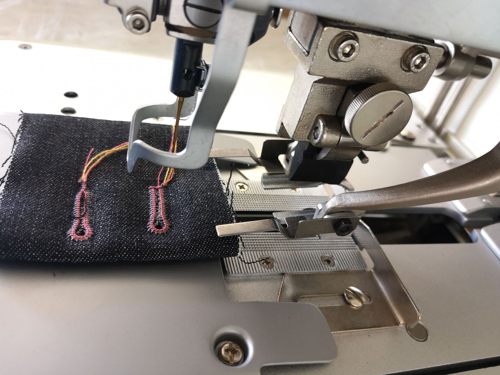 How to Choose the Best Eyelet Buttonhole Sewing Machine: A Complete ...