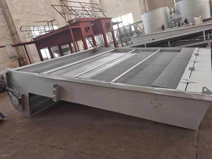 Irrigation and drainage trash rake cleaning machinery and screens ...