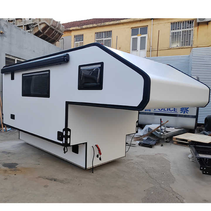Luxury Design Half Pull Trailer RV Motorhome with Hard Top