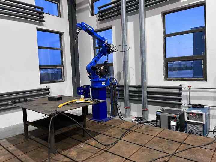 Pole Steel Die Flange Welding Robot Yaskawa Automation Six-axis Joint ...
