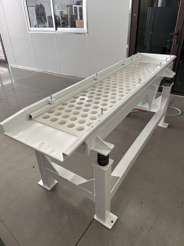 For Large Particles, Blocks and Plastic Granules. Square Linear ...
