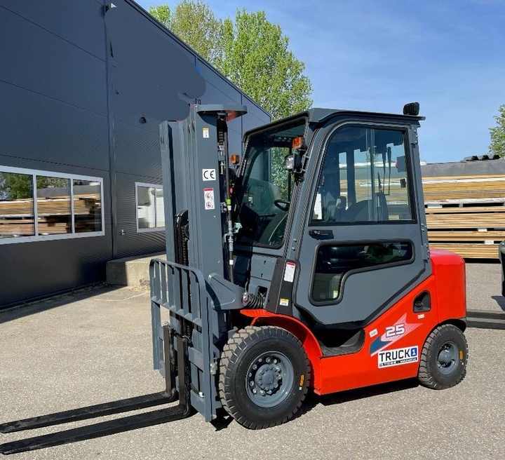 High-Capacity 2.5ton Universal Machinery Lift Carrier CPCD25 Forklift ...
