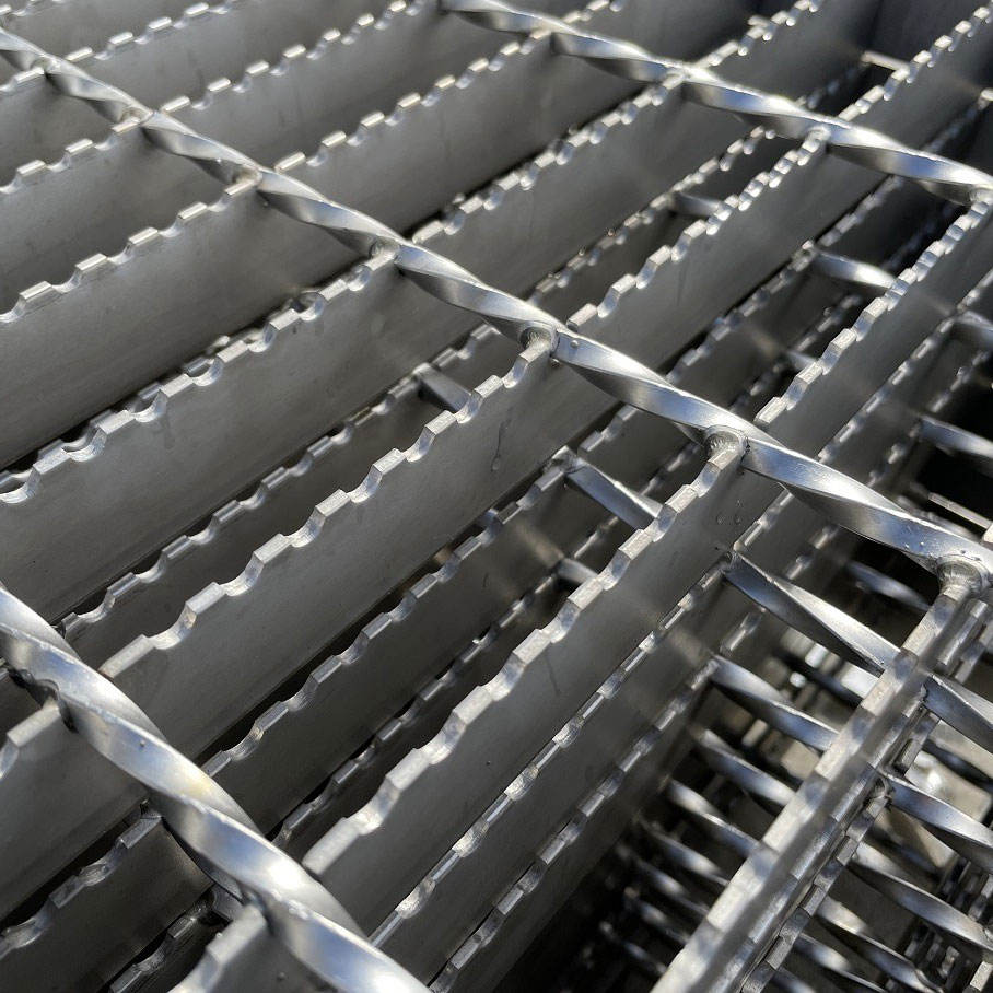 Drainage Pit with Steel Grate Carbon Steel Ladder Tread Garage Drainage ...