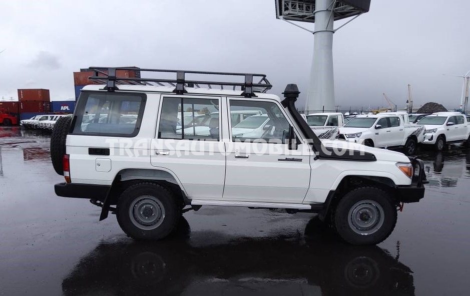 Toyota Hzj 76 - Station Wagon 4x4 Durável para Todos os Terrenos